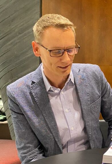 Grafenowe „plastry miodu” | Badania prof. Rafała Sitko | Uniwersytet ...