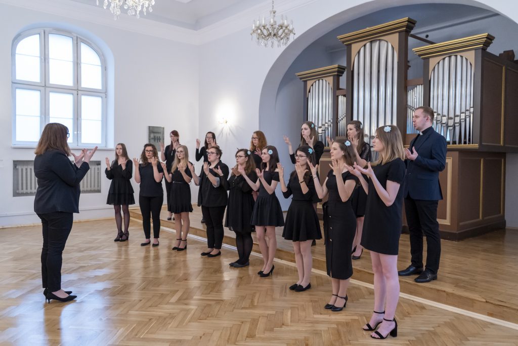 „Niemy” Chór Uniwersytetu Śląskiego prowadzony w oparciu o metodę ...